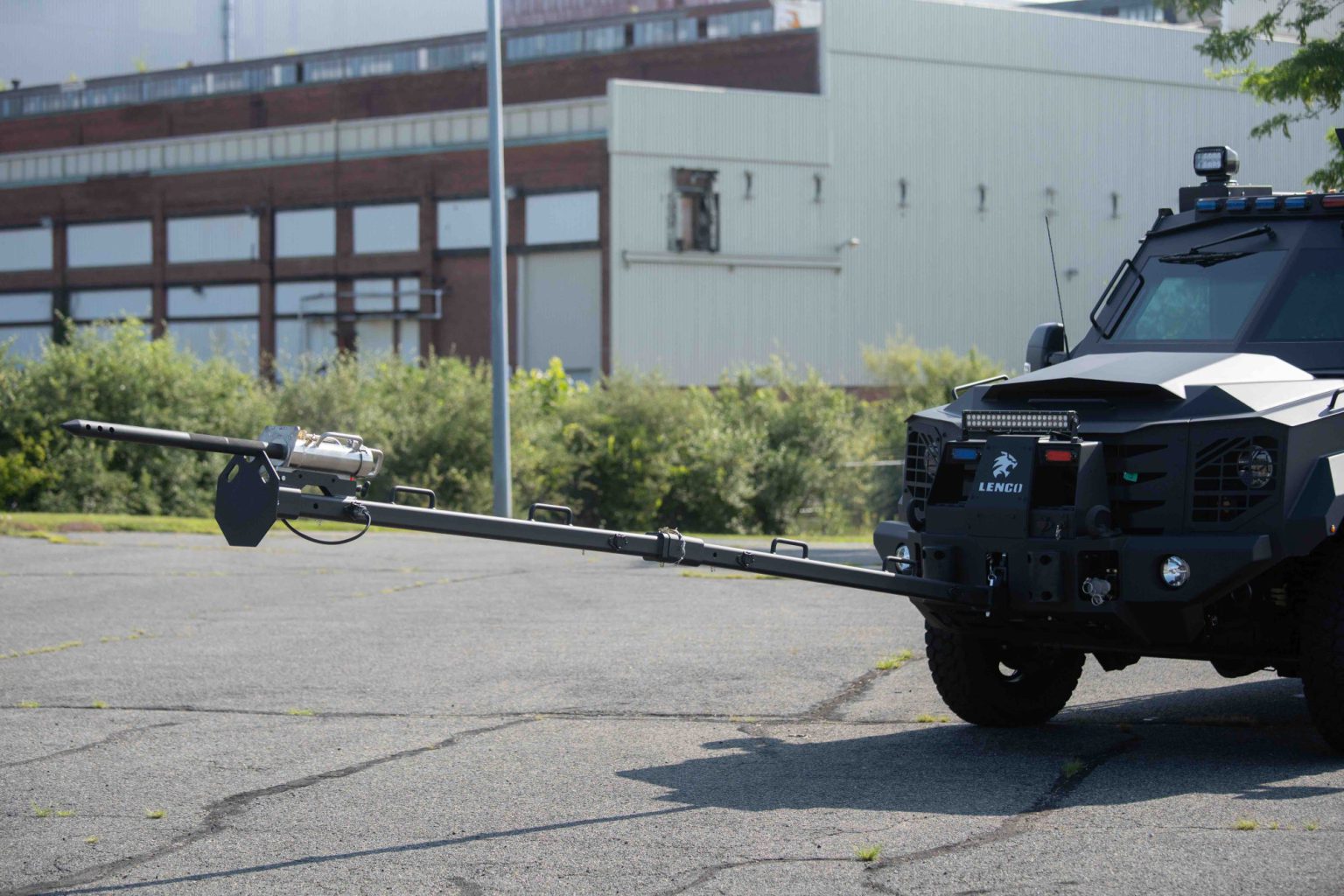 Hydraulic Ram Breaching System on Lenco BearCat: The Standard SWAT Tool ...